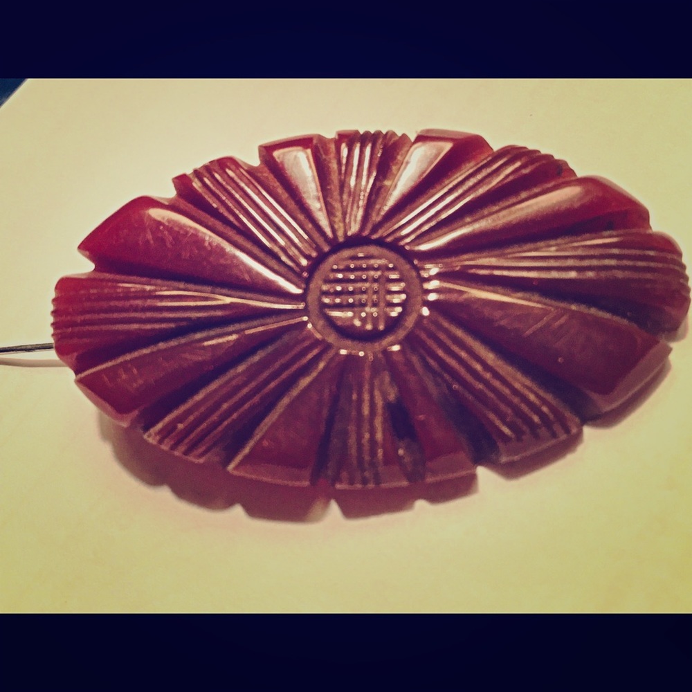 Bakelite Or Celluloid Brooch - Vintage Art Deco - Gem